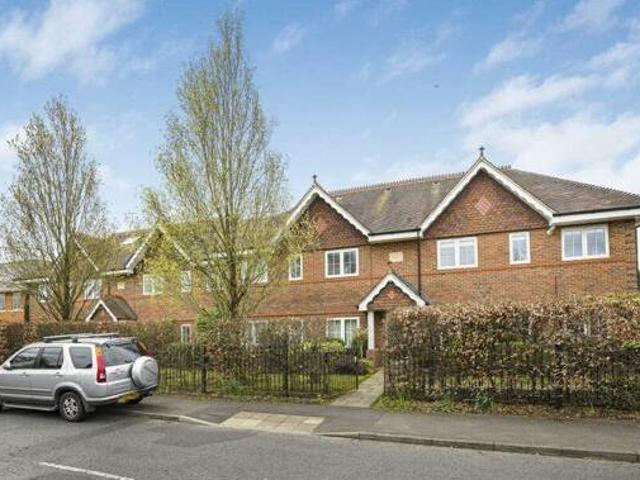 2 Bedroom Apartment For Sale In Ruscombe Lane, Ruscombe