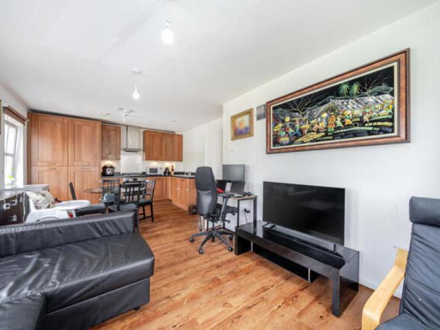 2 bedroom apartment for sale in Rainbow Road, Erith, DA8