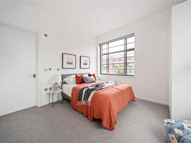 2 bedroom apartment for sale in Ransomes Dock, Parkgate Road, London, SW11