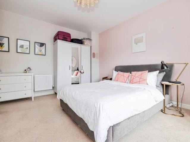 2 bedroom apartment for sale in Raven Close, Watford, WD18