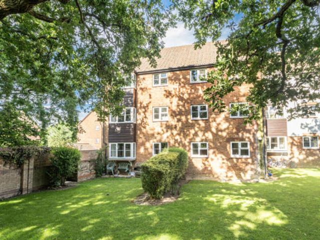 2 bedroom apartment for sale in Redwood Close, Watford, Hertfordshire, WD19