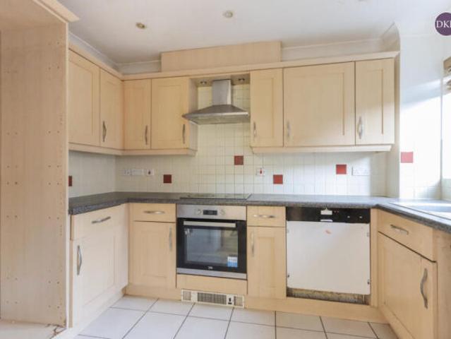 2 bedroom apartment for sale in Rickmansworth Road, Watford, WD18
