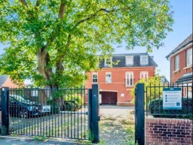 2 bedroom apartment for sale in Ripley Road, Swindon, Wiltshire, SN1