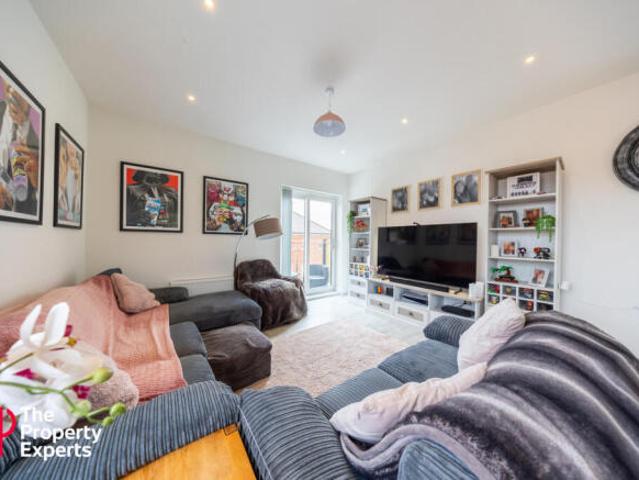 2 bedroom apartment for sale in Rose Grove, Reading, RG5