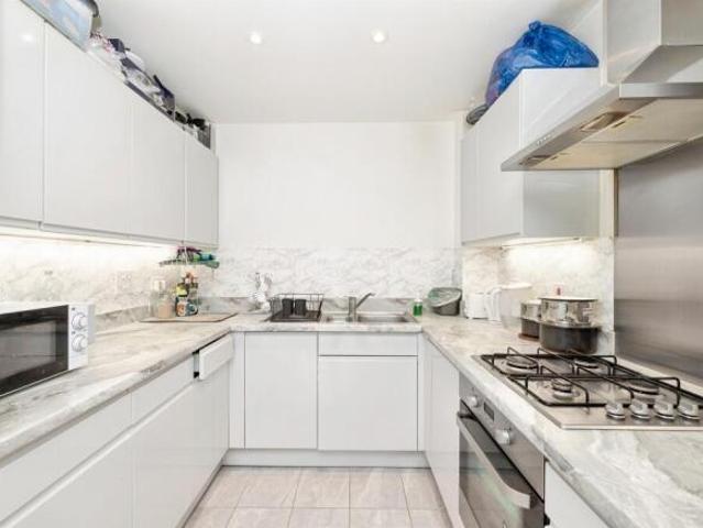 2 bedroom apartment for sale in Rosslyn Road, WATFORD, WD18