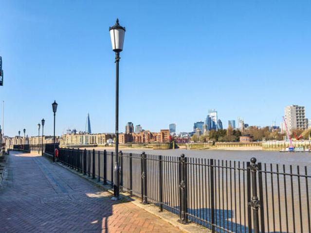 2 bedroom apartment for sale in Rotherhithe Street, London, SE16
