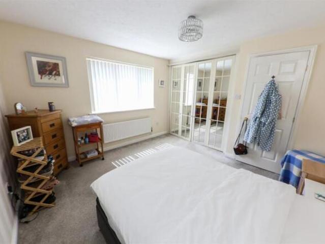 2 bedroom apartment for sale in Roundhill Court, Lakeside, Doncaster, DN4