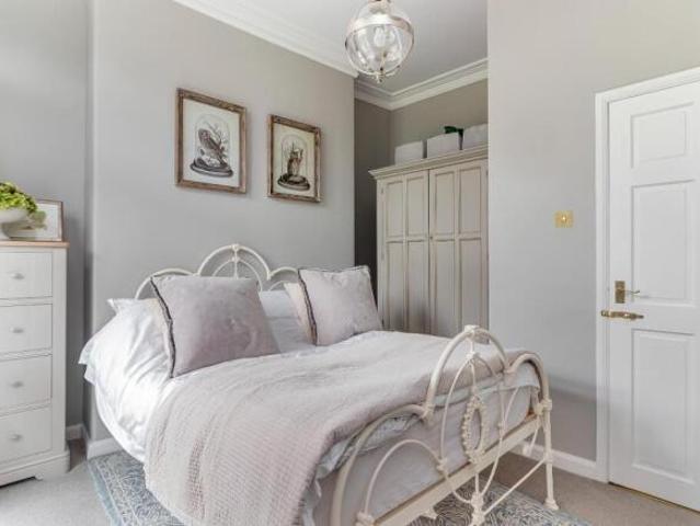 2 bedroom apartment for sale in Royal Crescent, Harrogate, HG2