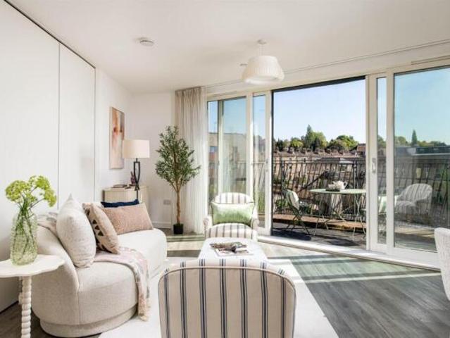 2 bedroom apartment for sale in Royal View, Victoria Bridge Road, Bath, BA2
