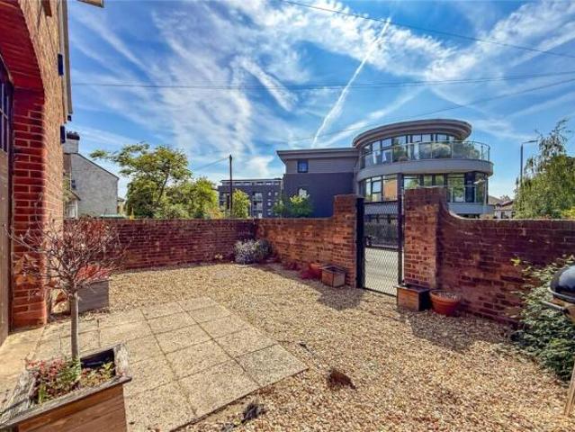 2 bedroom apartment for sale in St. Peters Road, St. Albans, Hertfordshire, AL1