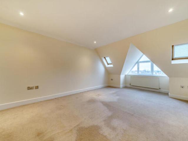 2 bedroom apartment for sale in Stanley Road, Bromley, BR2