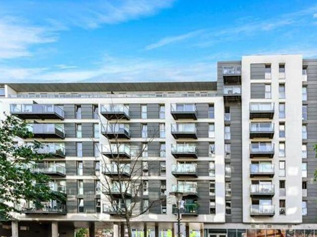 2 Bedroom Apartment For Sale In Station Approach, Hayes