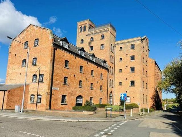 2 Bedroom Apartment For Sale In Station Road