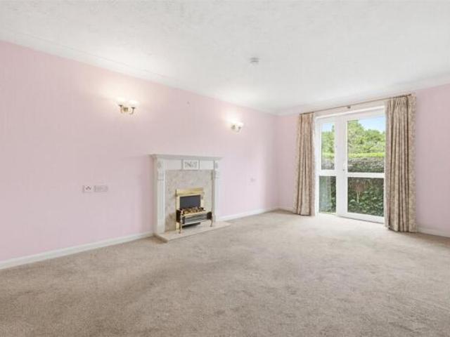 2 bedroom apartment for sale in Station Road, Thorpe Bay, Essex, SS1