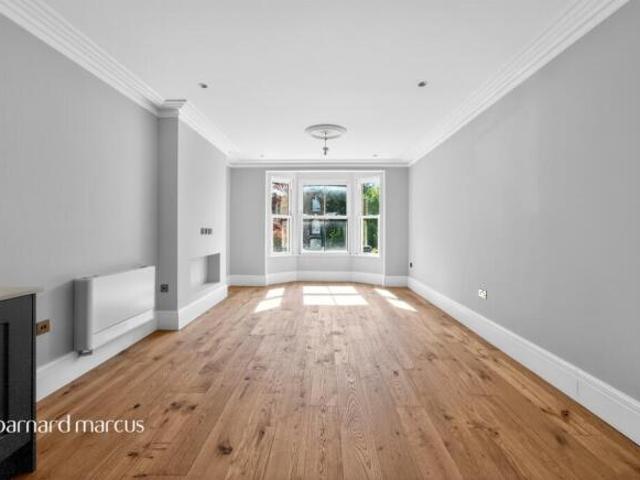 2 bedroom apartment for sale in Station Road, New Barnet, En5