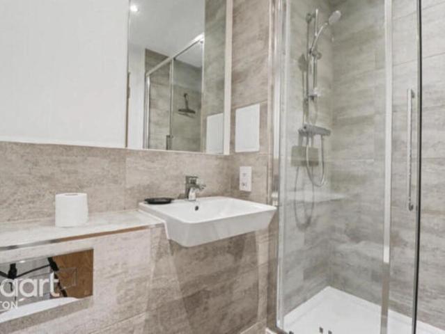 2 bedroom apartment for sale in Stirling Drive, Luton, LU2