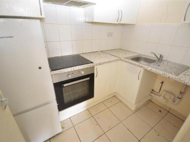 2 bedroom apartment for sale in Stockwood Crescent, Luton, Bedfordshire, LU1
