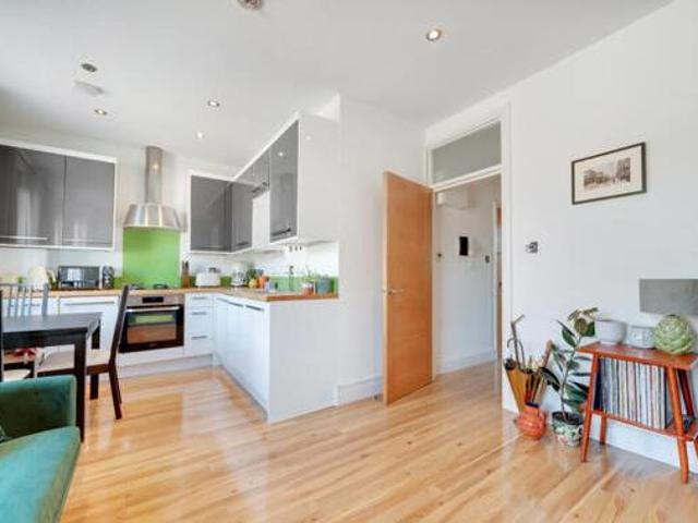 2 Bedroom Apartment For Sale In Stoke Newington, London