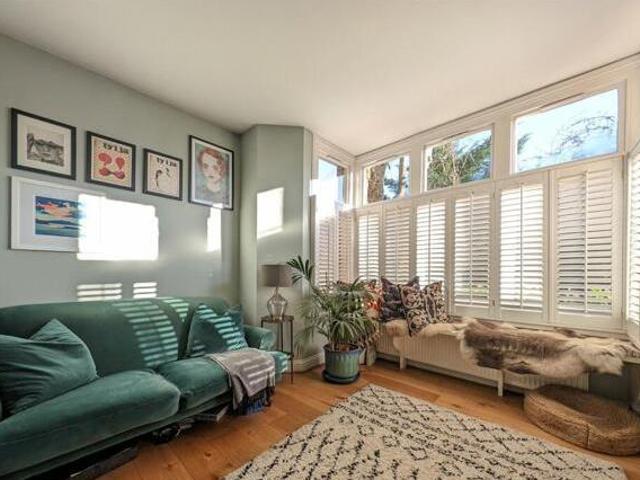 2 Bedroom Apartment For Sale In Streatham, London