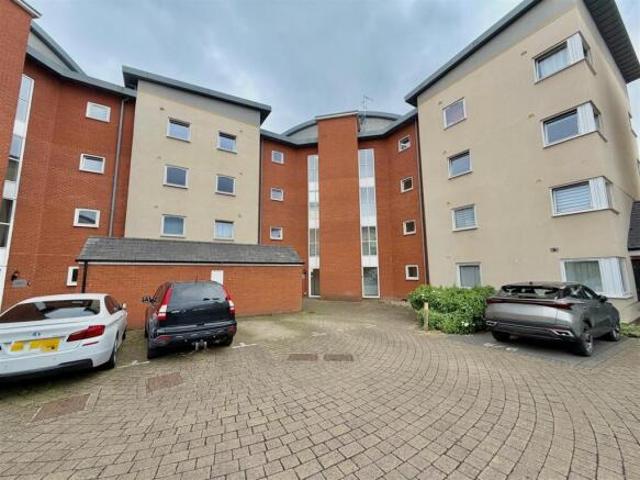 2 bedroom apartment for sale in Suffolk Drive, Gloucester, GL1