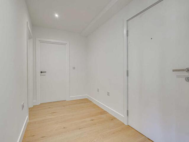 2 bedroom apartment for sale in Surbiton Avenue, Southend on Sea, SS1