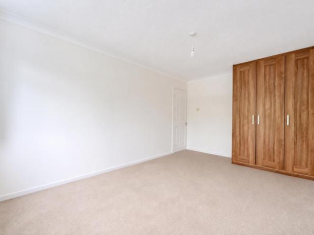 2 bedroom apartment for sale in Sycamore Court, Harvey Road, Guildford, GU1