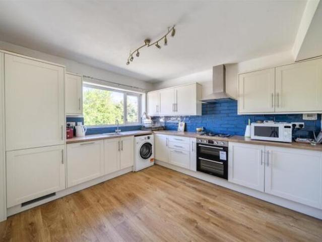 2 bedroom apartment for sale in Sycamore Road, Croxley Green, Hertfordshire, WD3