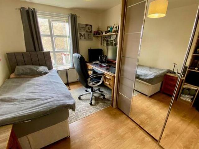 2 bedroom apartment for sale in Sylvan Ridge, Huddersfield, HD2