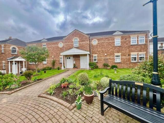 2 bedroom apartment for sale in Sandringham Court, Huddersfield, HD2