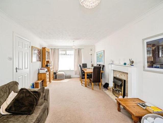 2 bedroom apartment for sale in Sandringham Court, Slough, SL1