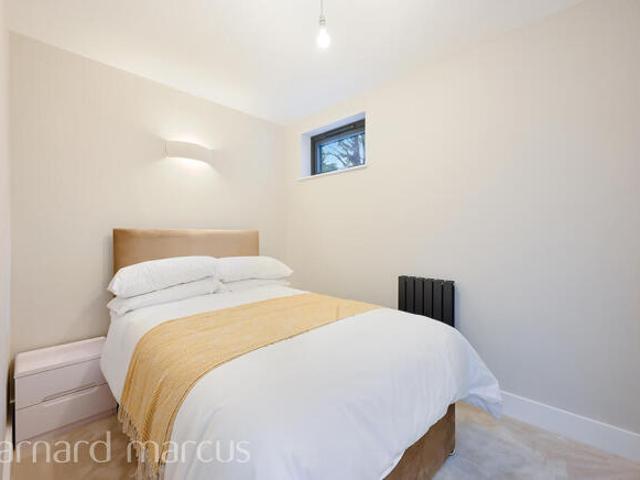 2 bedroom apartment for sale in Shepherds Bush Road, London, W6
