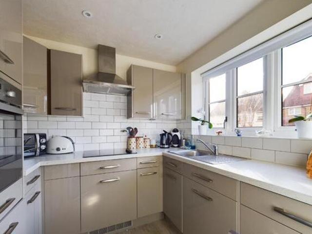 2 Bedroom Apartment For Sale In Sittingbourne, Kent