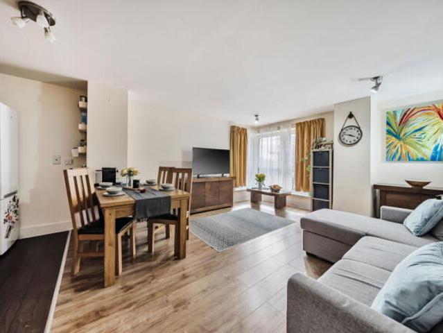 2 bedroom apartment for sale in Skyline Plaza Alencon Link Basingstoke RG21 7AU, RG21