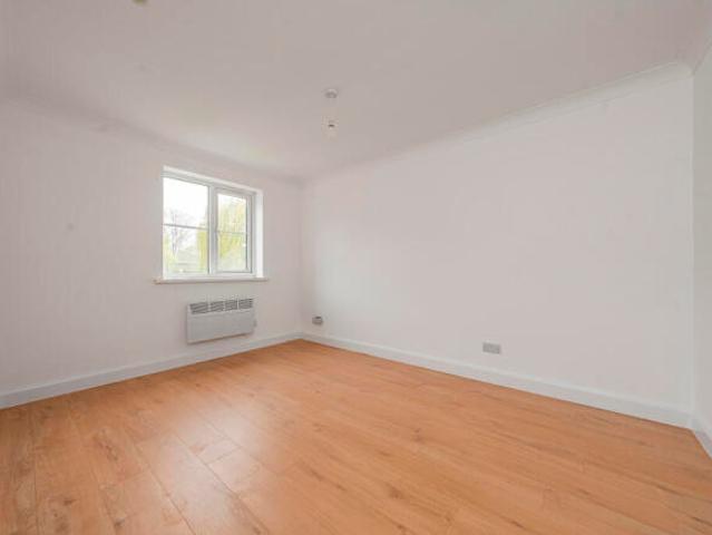 2 bedroom apartment for sale in Slough, SL1