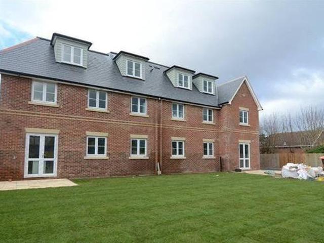 2 bedroom apartment for sale in Somerset Road Farnborough Hampshire GU14