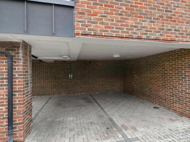 2 bedroom apartment for sale in South Norwood Hill, London, SE25