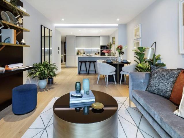 2 Bedroom Apartment for Sale in South Quay Plaza