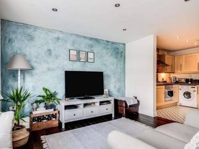 2 bedroom apartment for sale in South Stoke Road Woodcote Reading RG8 RG8