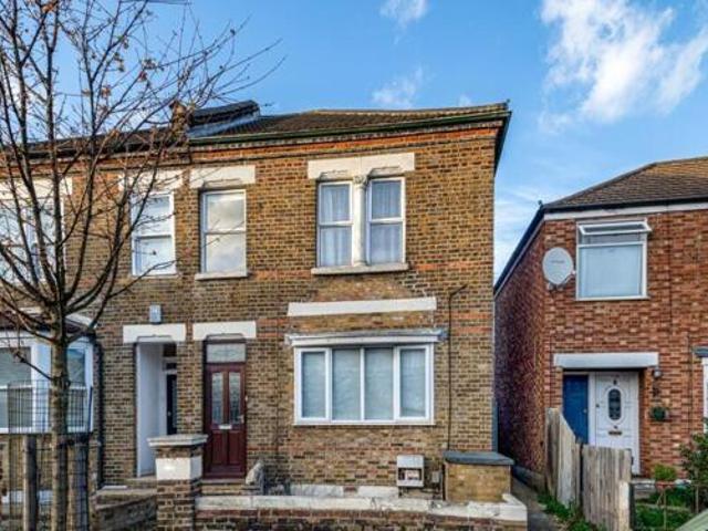 2 Bedroom Apartment For Sale In South Woodford, London