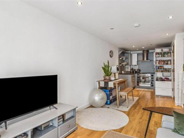 2 bedroom apartment for sale in Southgate Road, London, N1