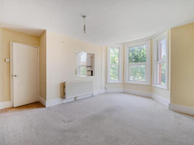 2 bedroom apartment for sale in Southwood Road, London, SE9