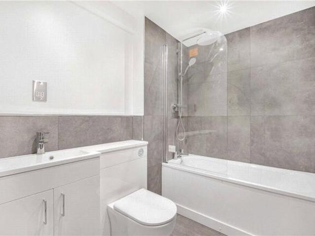 2 bedroom apartment for sale in Spa Road, London, SE16
