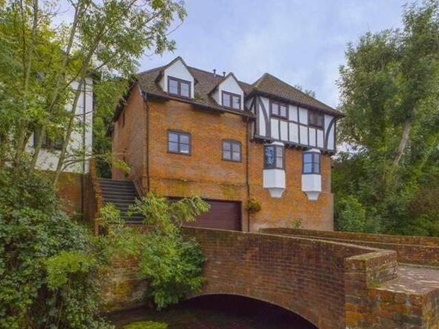 2 bedroom apartment for sale in Springwater Mill High Wycombe HP11