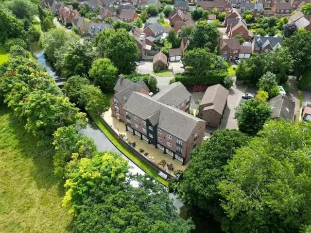 2 bedroom apartment for sale in Tythe Barn Lane, parten Heath.