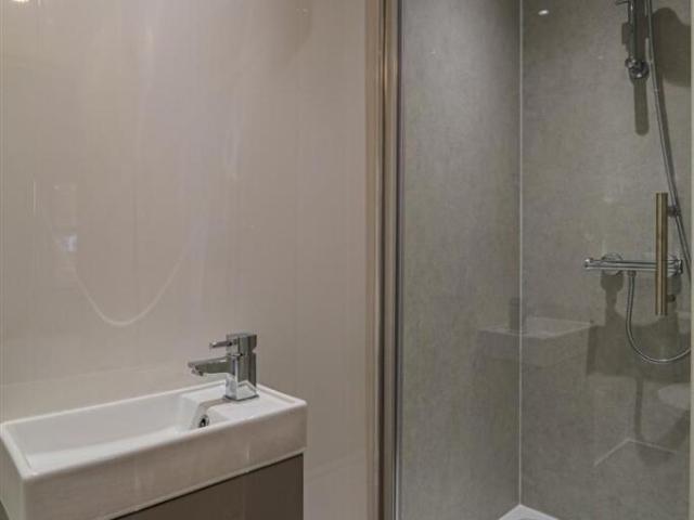 2 bedroom apartment for sale in Taff Embankment, Grangetown, Cardiff, CF11