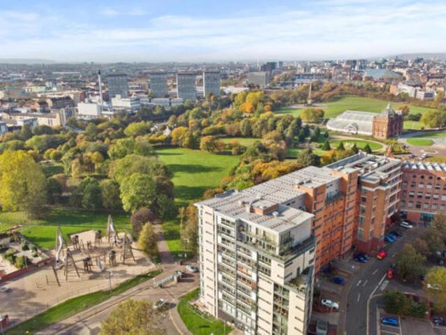 2 bedroom apartment for sale in Templeton Street, Bridgeton, G40