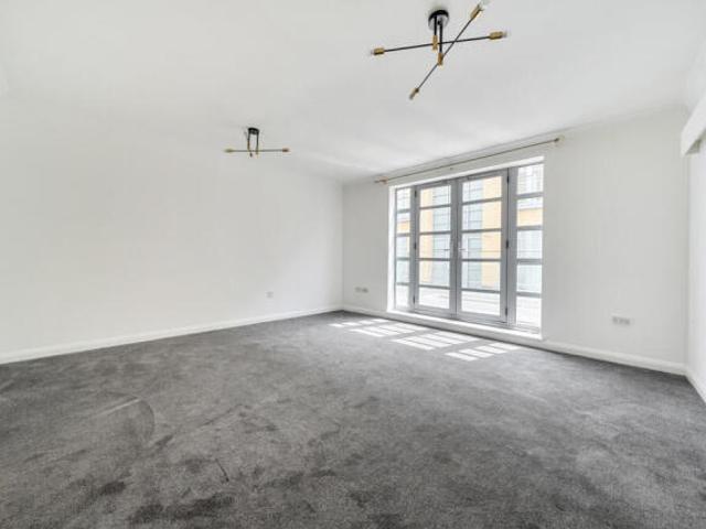 2 bedroom apartment for sale in Thames Reach, Thamesmead, SE28