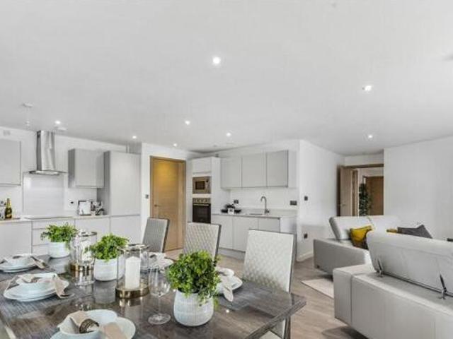 2 Bedroom Apartment For Sale In The Yacht Club, Riverside