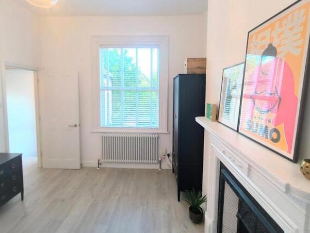 2 bedroom apartment for sale in The Avenue, Ealing, London, W13