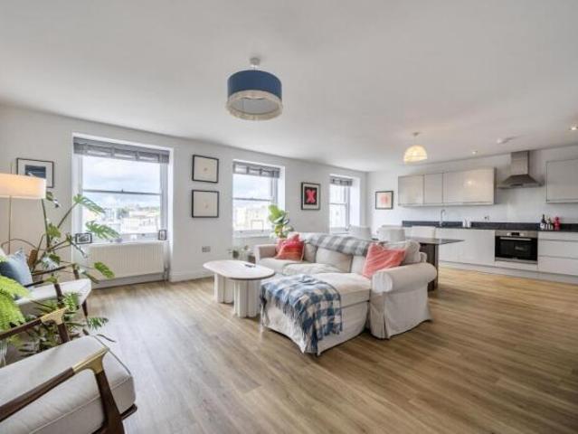 2 bedroom apartment for sale in The Crescent, The Hoe, PL1